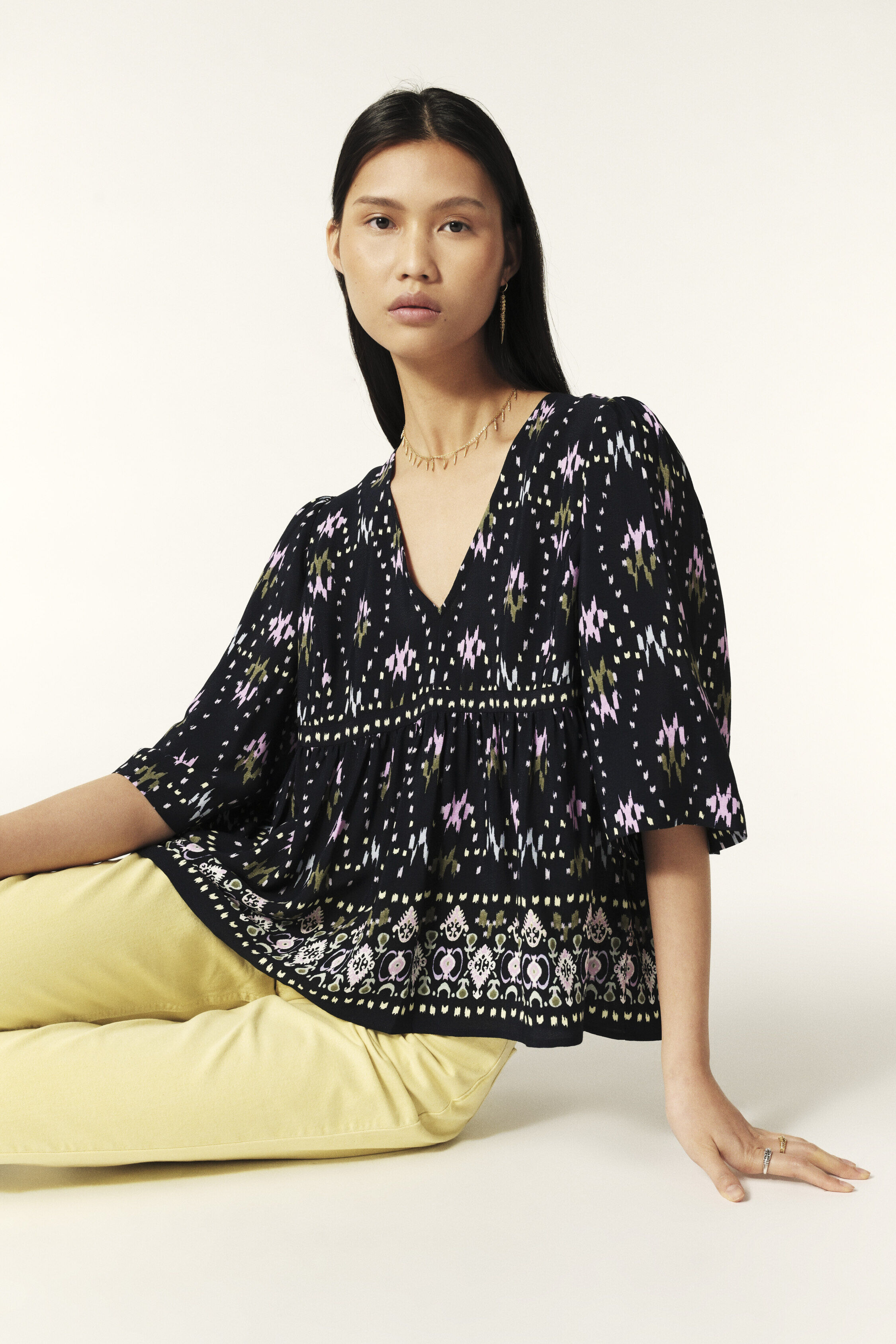 Damesblouses, damestops, V-halstops en fleurige blouses | ba&sh NL