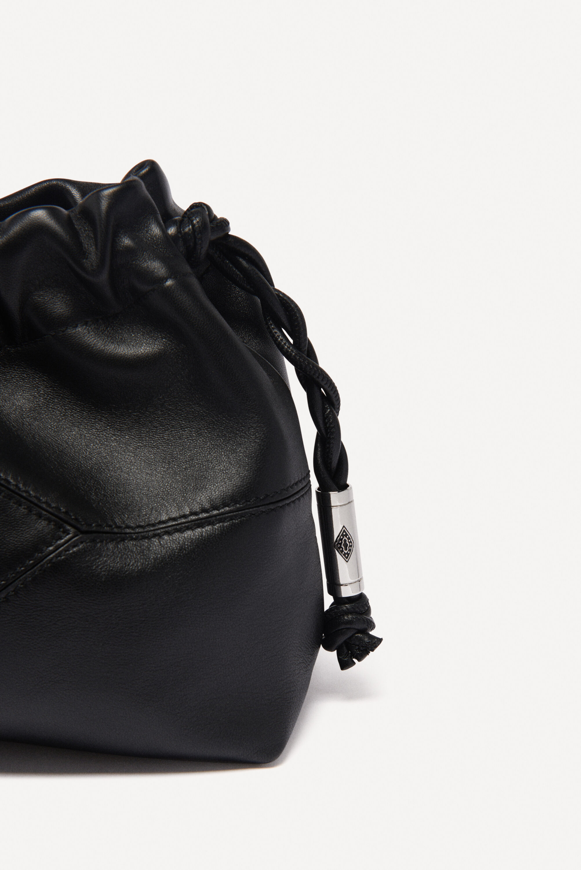 petit sac pochette JUNE NOIR // ba&sh BE