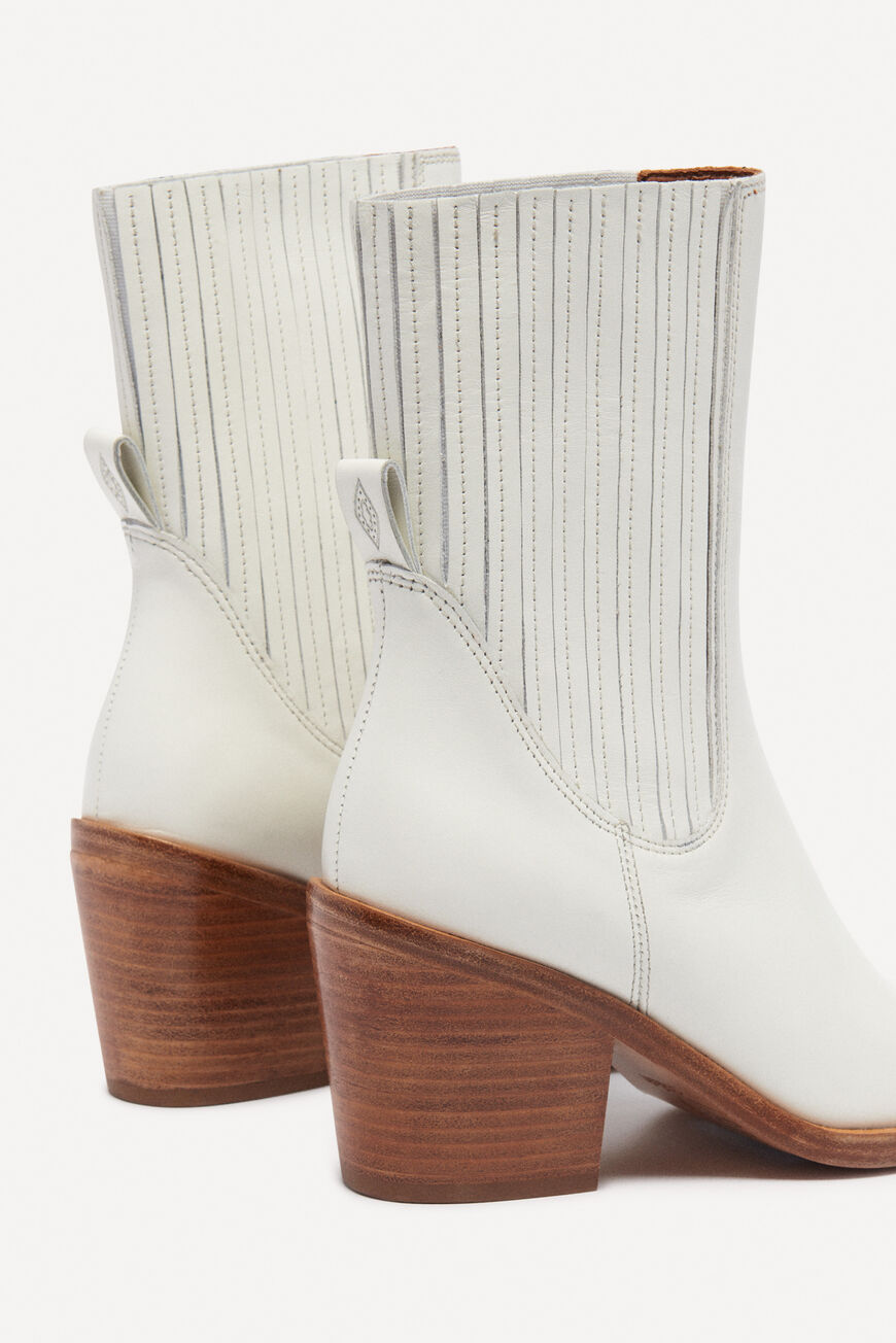 BOOTS CLAURYS BROWN // ba&sh UK