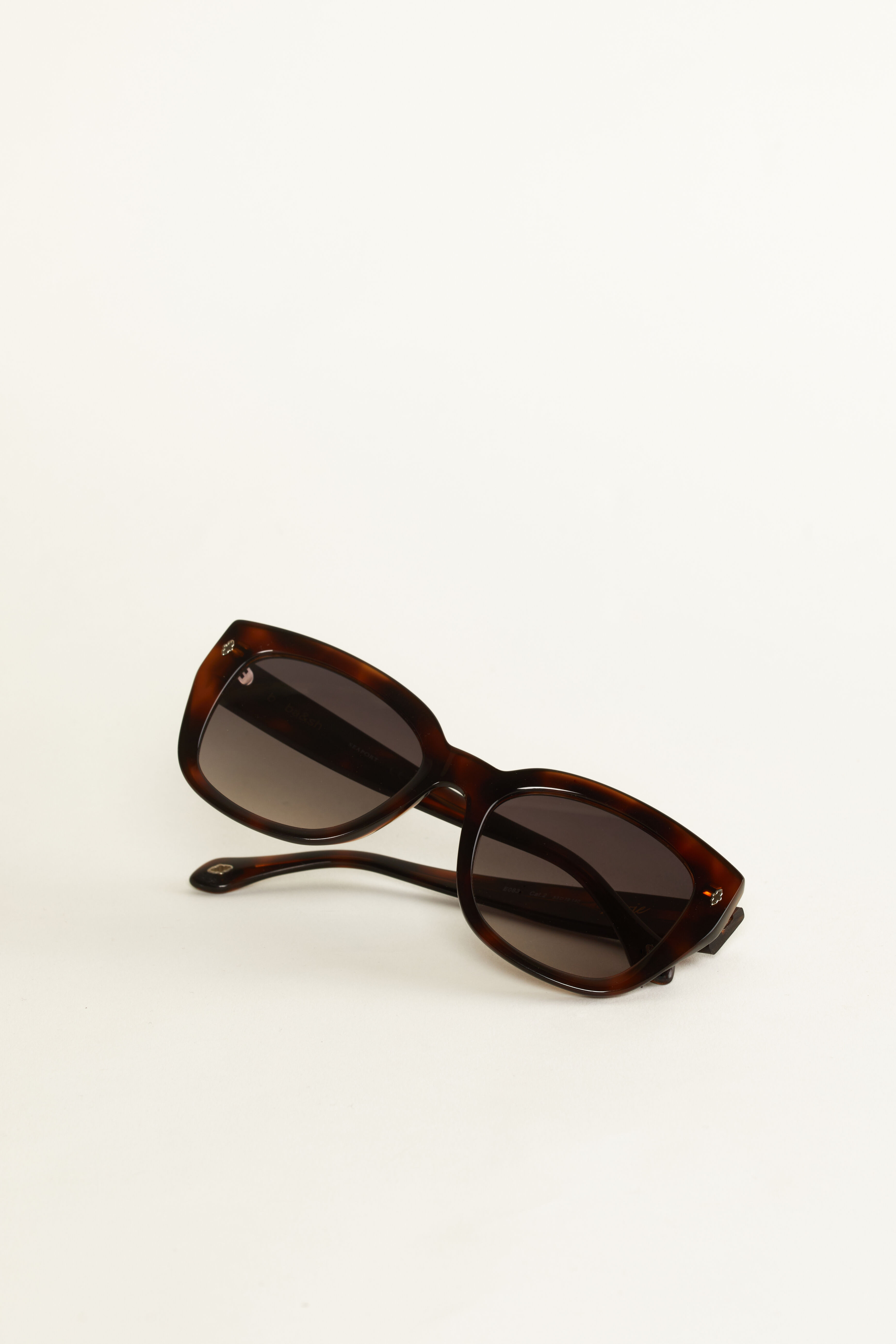 Sunglasses Laela Brown // ba&sh US
